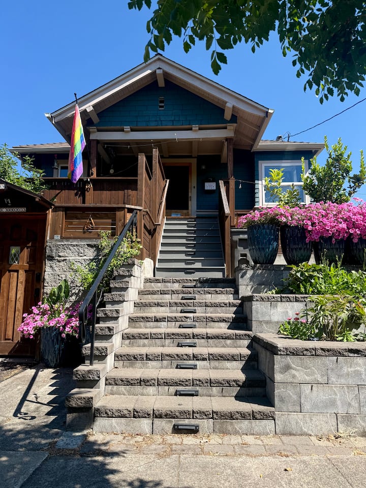 Comfy Bed - Great Kitchen - 85 Tv - W/d - Plants! - Woodlawn - Portland