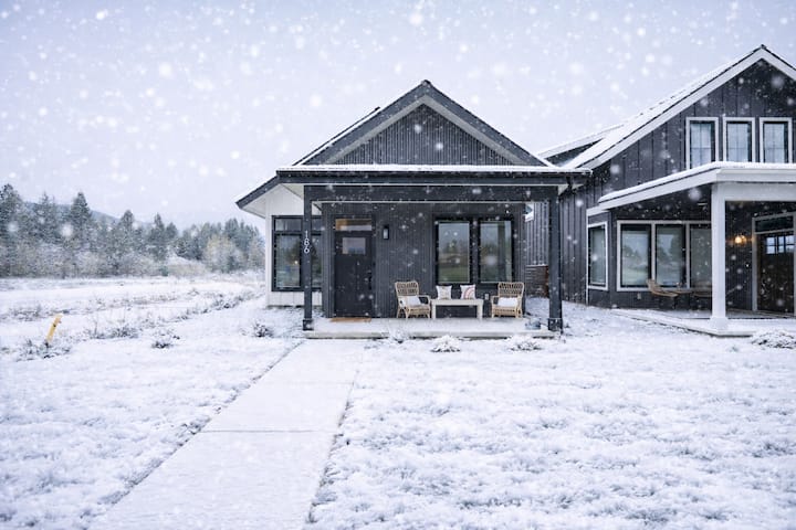 Pet Friendly Modern Retreat W/hot Tub & 3 King Bds - Lake Ponderay, Ponderay