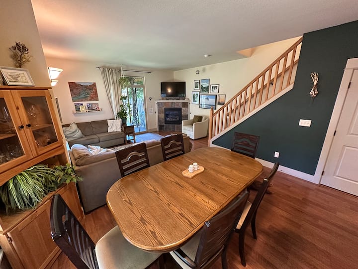 Comfy 3 Br With Ac, Hottub & Gas Fireplace In Town - White Salmon, WA
