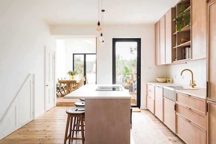 Spacious 3 Storey Victorian Home & Sunny Garden - Brighton Marina