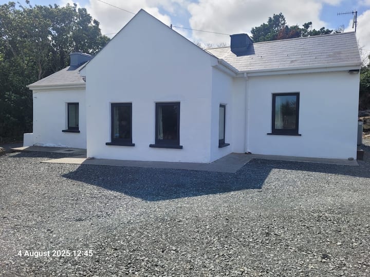 Tranquil 2 Bedroom Cottage With Hot Tub & Sea View - Downings