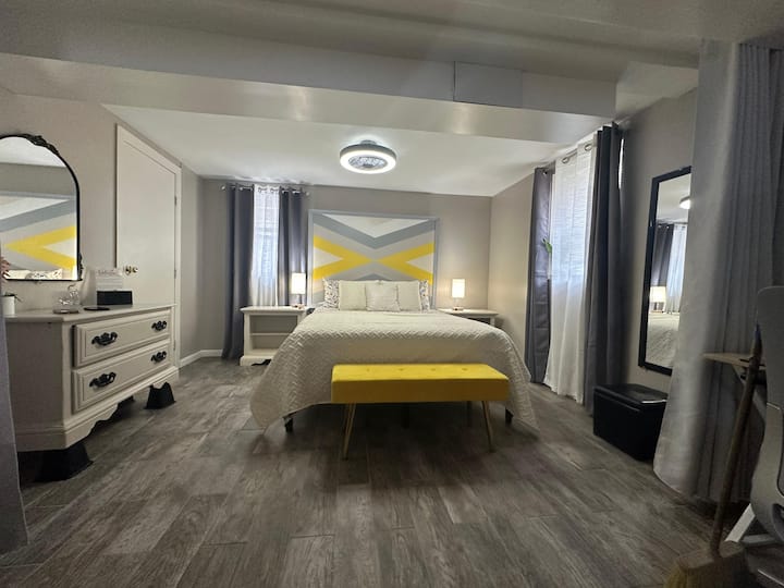 Lovely In-law Suite Apt /Small Terrace - Great Neck, NY