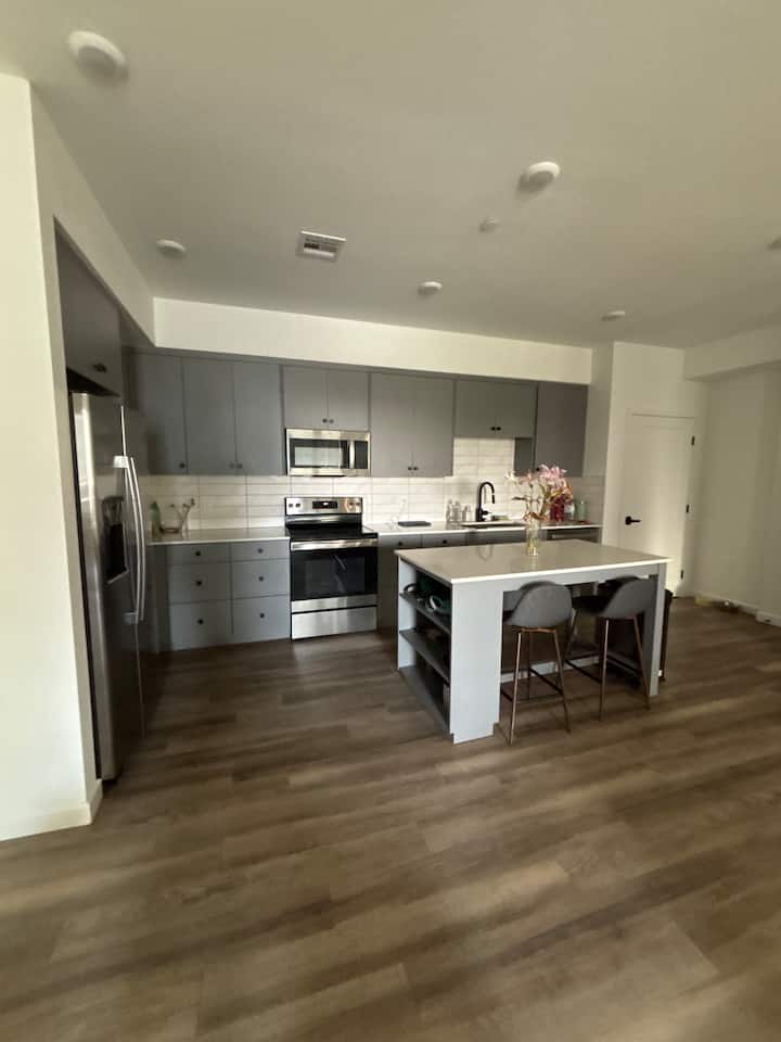 Stylish 2br/2ba Retreat In The Heart Of Petaluma - Petaluma, CA