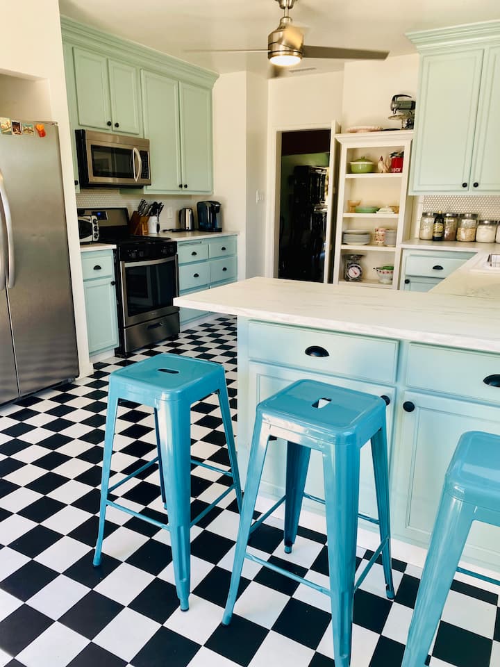 Disney/sleeps 9/pool/spa/ac/laundry/driveway - Irvine, CA