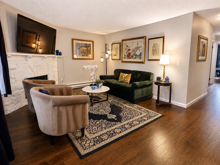 2 Bedroom Kirkland Totem Lake Condo - Kenmore, WA