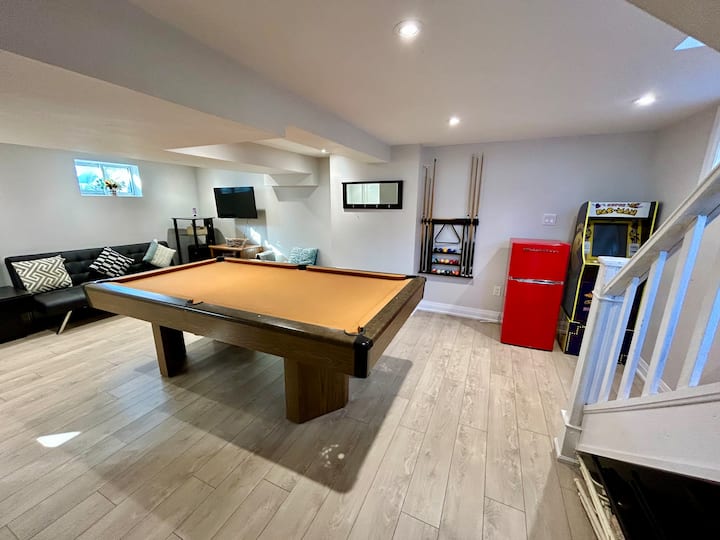 Stunning 5bdrm Home*huge Bckyrd*recroom* - Niagara Falls