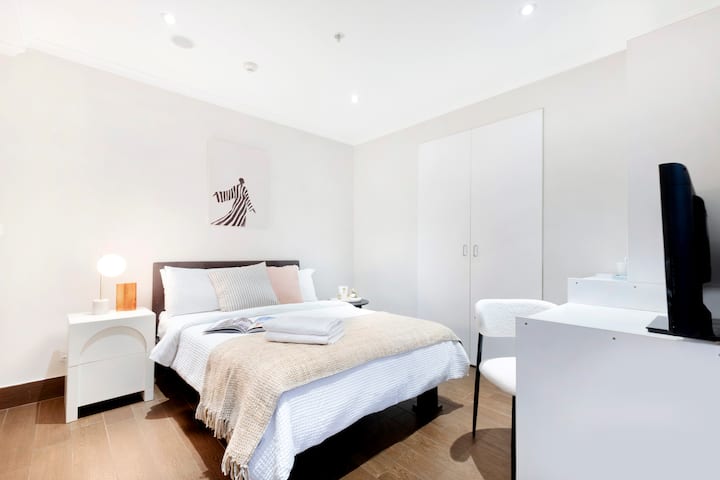 Charming Deluxe Double Room Woollahra Guest House - Sydney