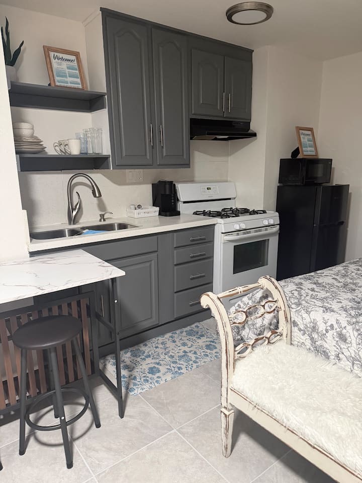 Lovely & Cozzy Studio With Parking On Premises. - Cypress, CA