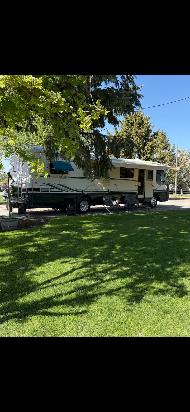 Glampers Hide A Way Retreat Relax 40 Ft Motor Home - Idaho