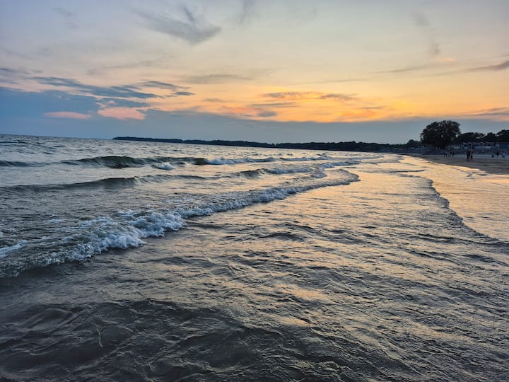 Sherkston Cottage•
New A/c• Pet Ok• Firepit• Beach - Port Colborne