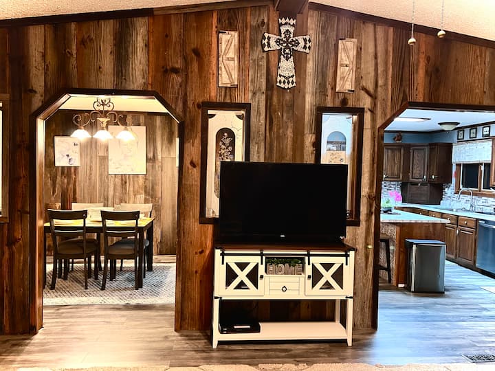 Farm Home - Tuscaloosa, AL