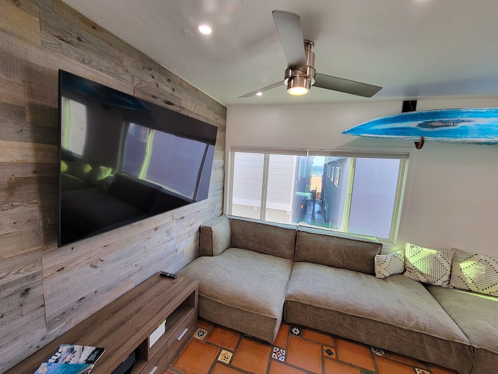Newport Beach Best Location Ocean Views Jacuzzi - Newport Beach, CA