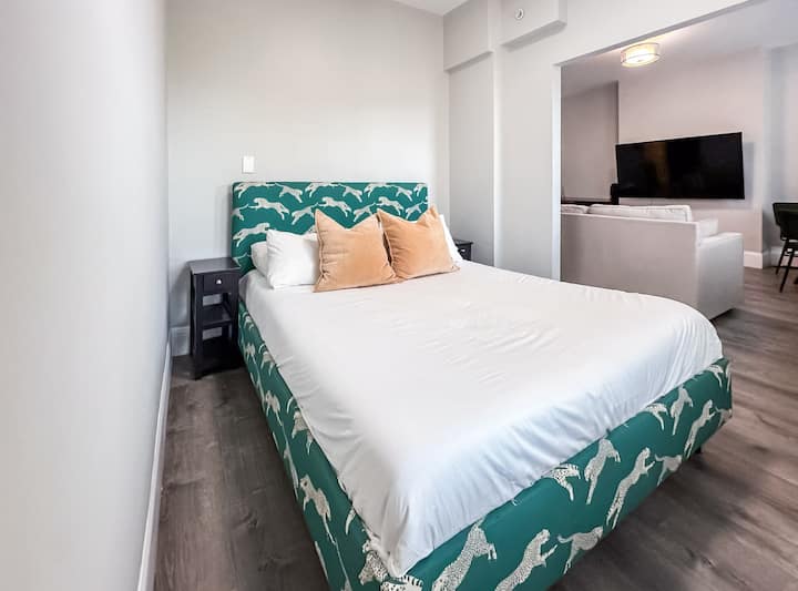 The Ellie House 11, Back Bay, 2 Bed! - Boston, MA