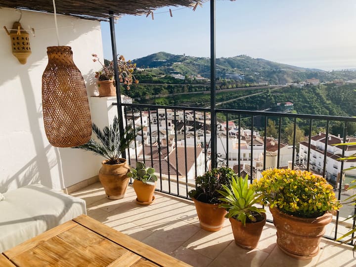 Stylish Townhouse With Stunning Views - Spain