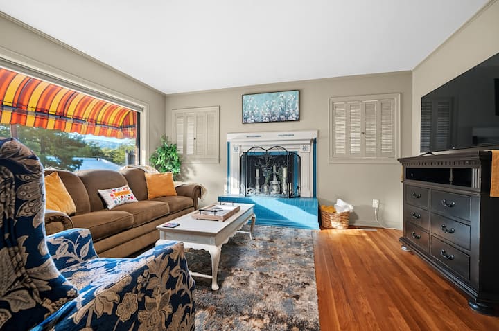 Quaint Cottage Minutes To Oaklawn And Downtown - Hot Springs, AR