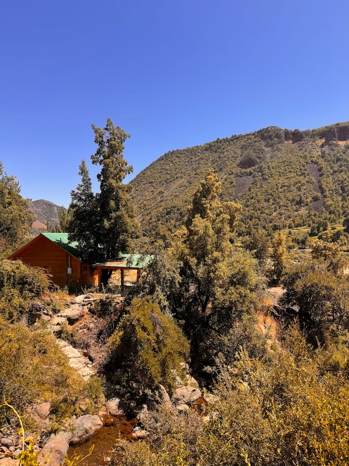 Cabaña Y Tinaja Caliente En Parque Guaiquivilo - Región de Maule, Chile