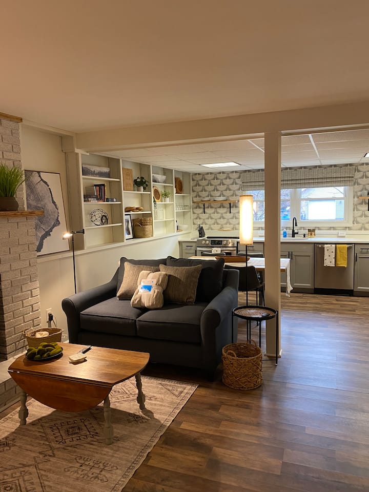 Inviting 1br. Close To Lake, Downtown & Spac - Saratoga Springs, NY