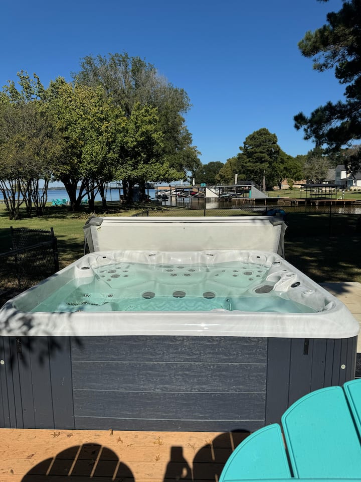 Lakefront Bliss At Cedar Creek | Fire Pit & Views - Log Cabin, TX