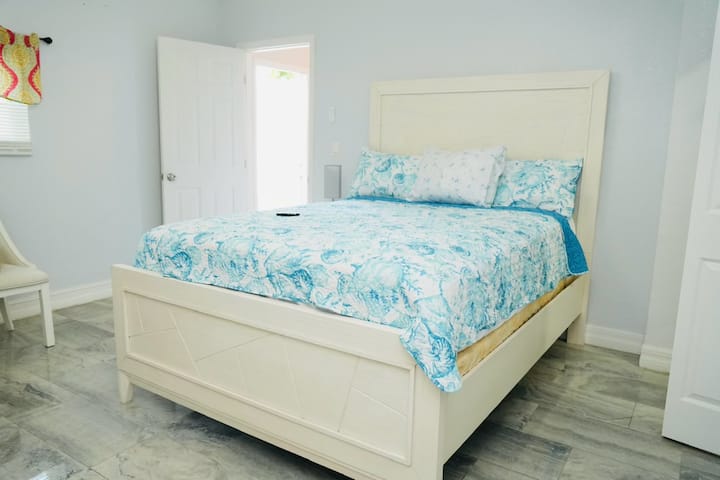 Contemporary Studio W/full Kitchen Near Universal - Orlando, FL