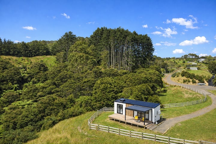 True Tiny Home Overlooking The Clevedon Valley - Clevedon