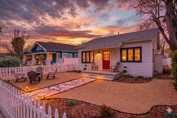 King Bed, Walk2dtown, 2 Bathrooms + Fireplace - Paso Robles, CA