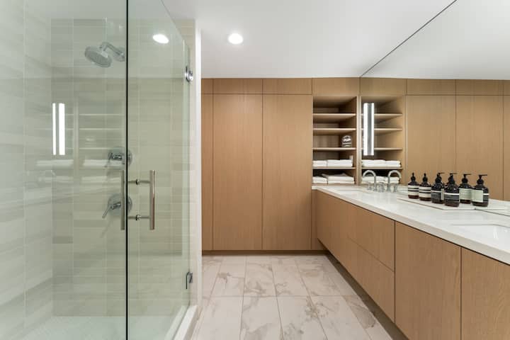 Dt Bellevue En-suite W/ Ac Private Br Parking - Bellevue, WA