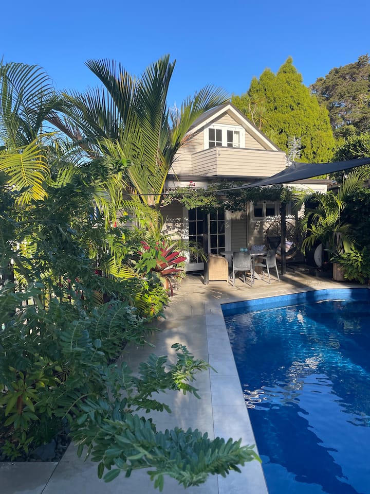 Peaceful Pool House With Tropical Garden - Auckland