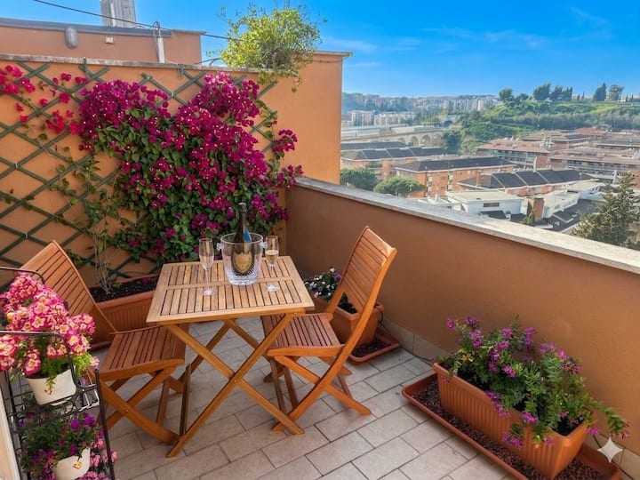 Attic With Terrace Next To Vatican Walls • Sissi - Vatikanstaten