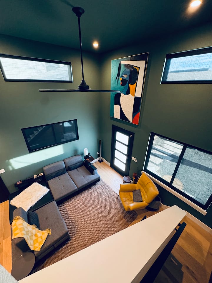 Private Compound W/ Casita + Hot Tub  3br - Austin, TX