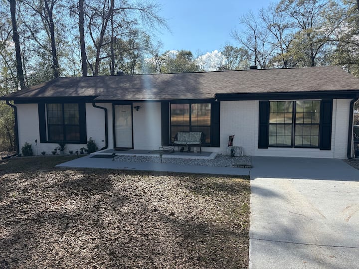 Cheer Full 3- Bedroom In A Very Quiet Neighborhood - Eufaula, AL