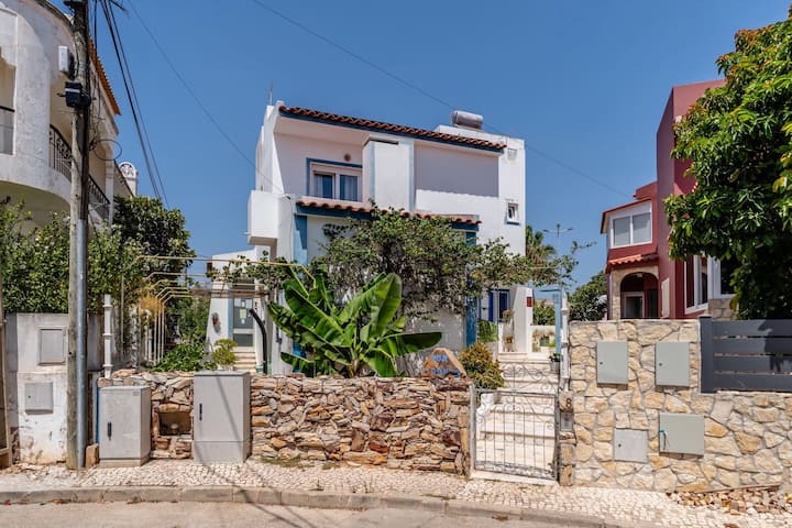 Villa With Rooftop Sea View, 5 Min From Beach - Portimão