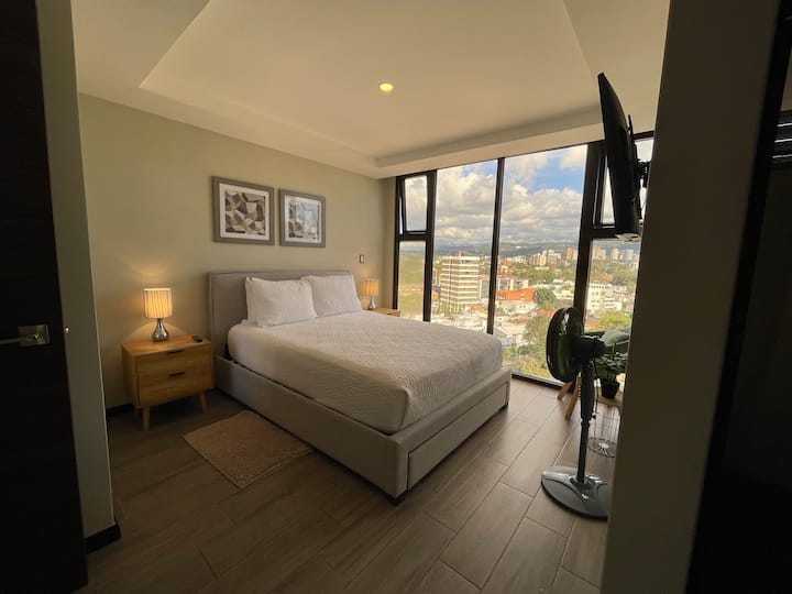 Lindo Apartamento Moderno, Nivel 12, Zona 10 - 