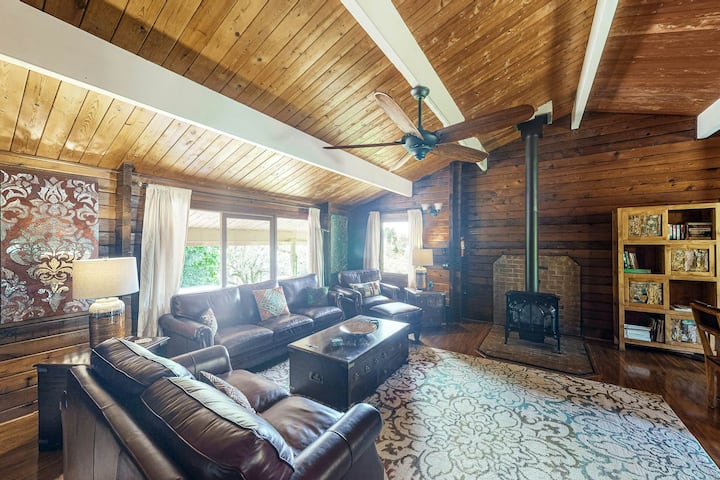Tranquil 3br | Fireplace | Deck - Volcano, HI