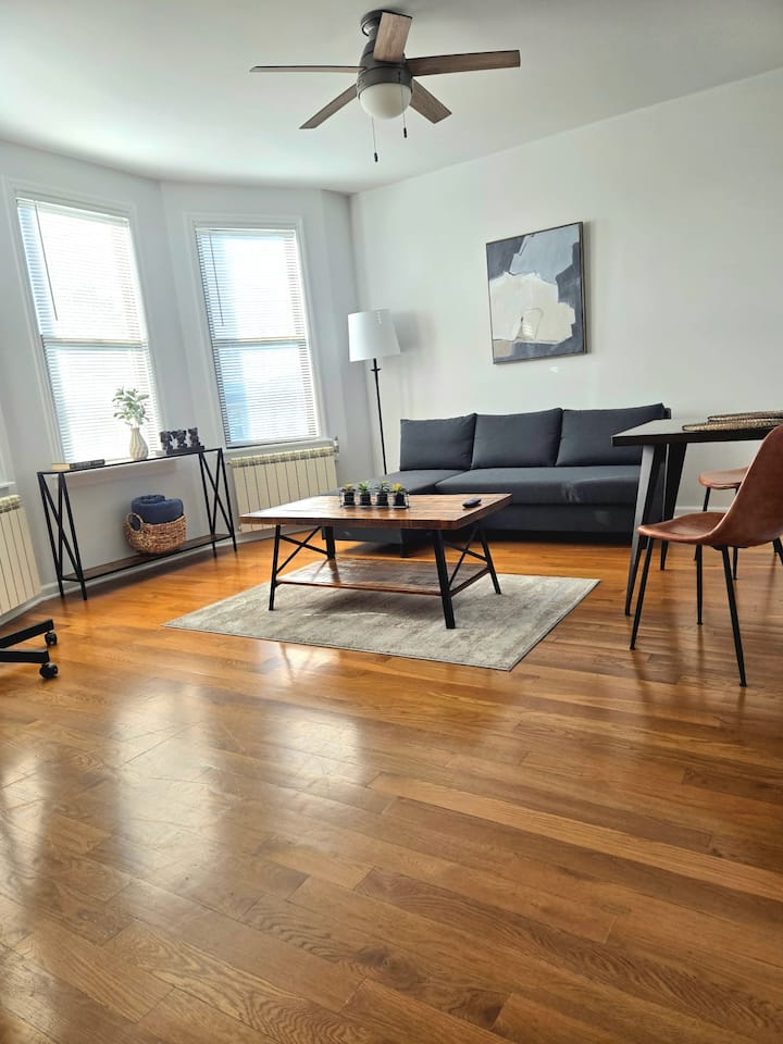 Sunny Queens Apt | Easy Manhattan Access - Long Island