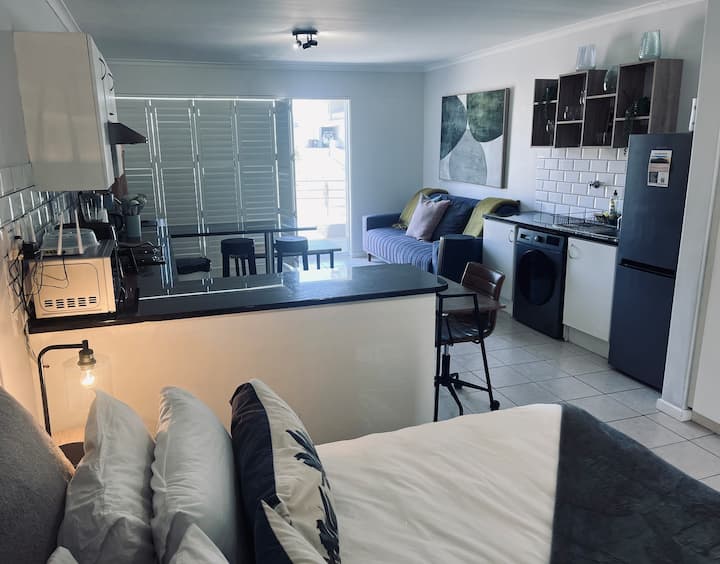 Stunning Studio, Pool, Ocean View, Back Up Power - Parklands