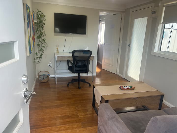 Lovely One Bedroom Condo With Patio - Wollongong