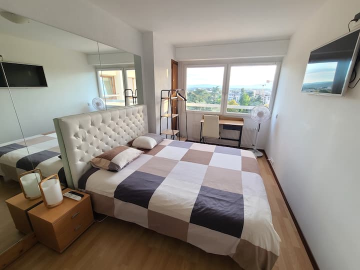 Studio Devant Tram 17, Direction Gva Centre - Gaillard