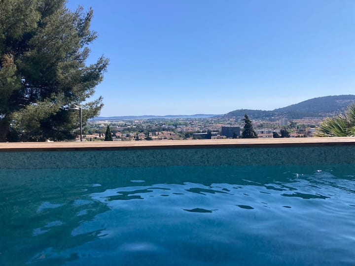 Large Vacation Home With Swimming Pool, Large Garden And Exceptional View! - Var
