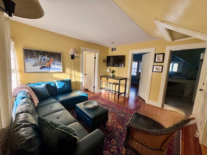 Barred Owl Retreat: Sunny 4 Bdr Apartment - Massachusetts