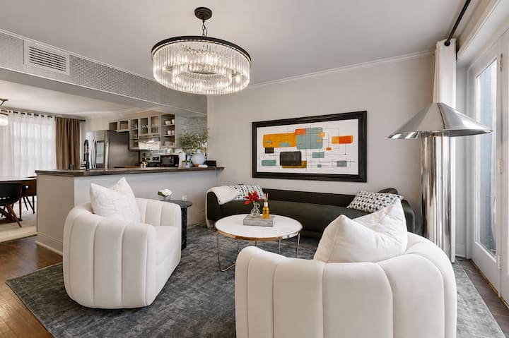 Upscale Dallas 2-bed Condo + Patio & Resort Pool - Dallas, TX