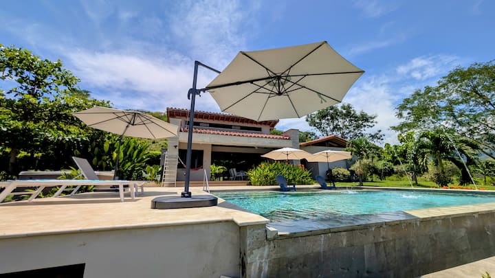 Casa De Campo Cerca A Bolombolo En Unidad Cerrada - Salgar