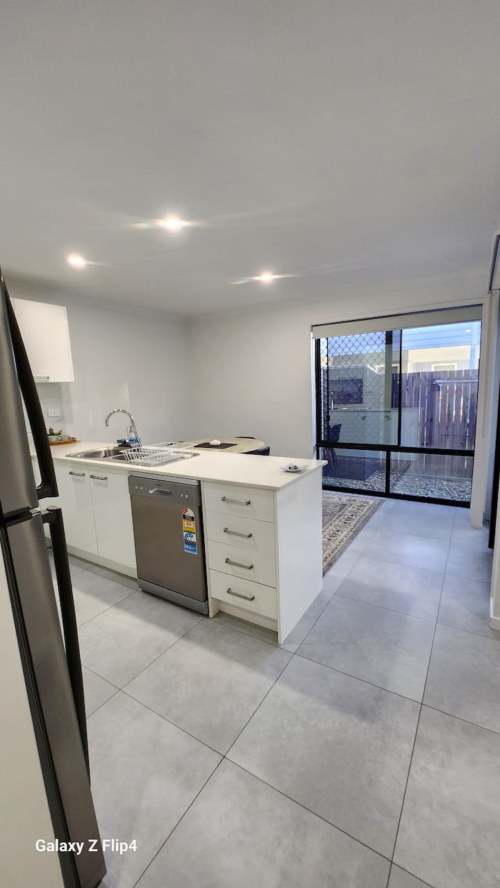 Unit 1, 17 Charles St Caboolture - Beachmere