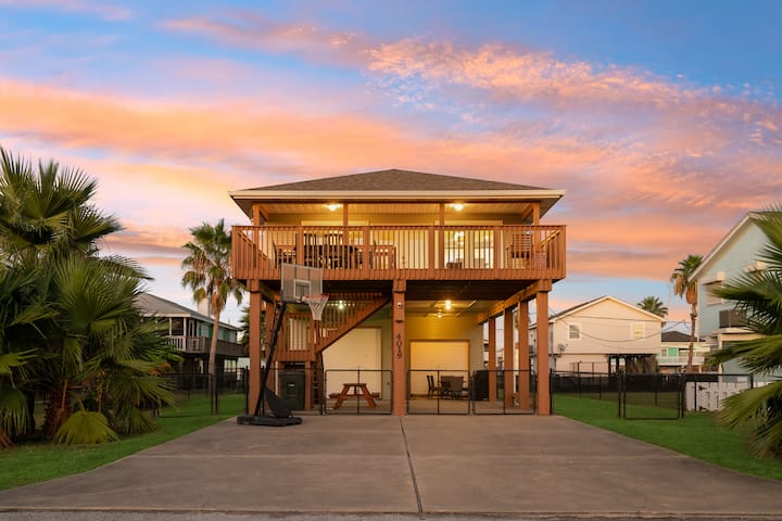 Paradise Isle, 2b/2ba
Game Room, Beach And Bay. - Galveston, TX