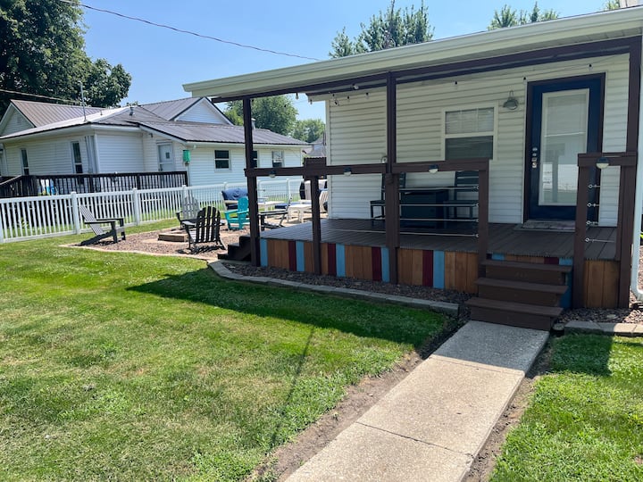 2 Bedroom (Queen Beds) 2 Bath With Cozy Patio Area - Ligonier, IN