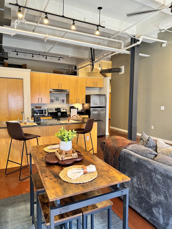 Charming Historical Loft In Downtown Fort Worth! - Fort Worth, TX