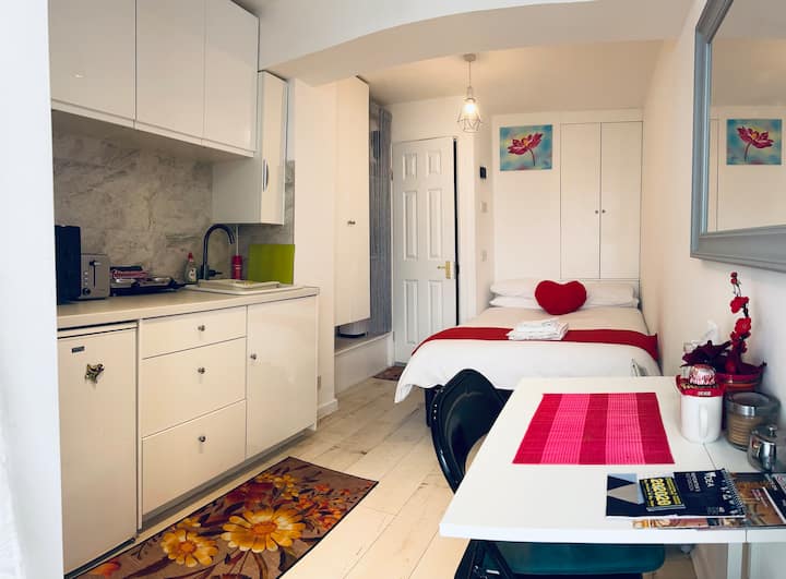 Central Brighton Stay - Near Beach & Station - Brighton