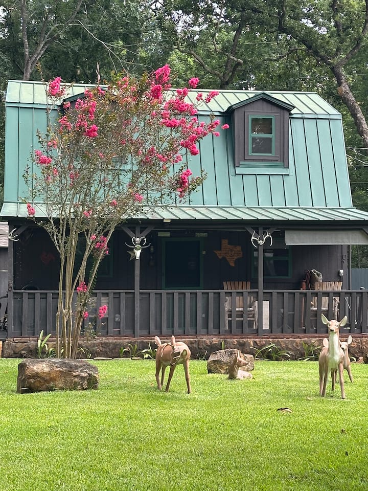 Turkey Creek Cabin - Houston George Bush Airport (IAH)