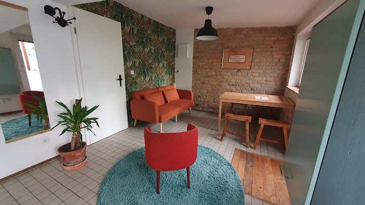 Family Studio In A Formal East German Car Garage. - Berlin