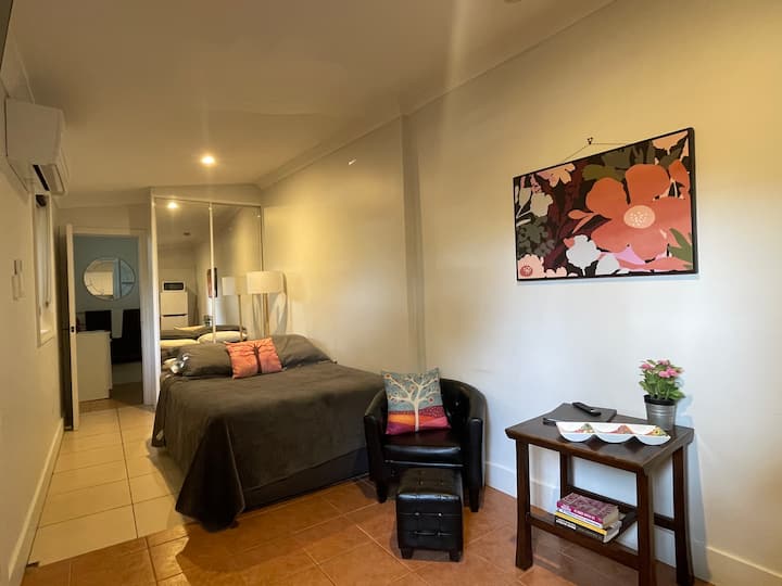 Studio Apartment Pets Welcomed - Sydney Harbour National Park