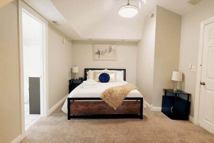 Spacious 3 Br • Firepit + Grill Fun • 6 Min To Isu - Terre Haute, IN